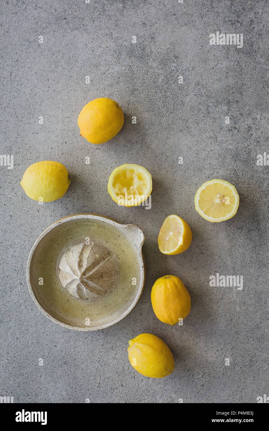 Lemon being squeezed hi-res stock photography and images - Alamy