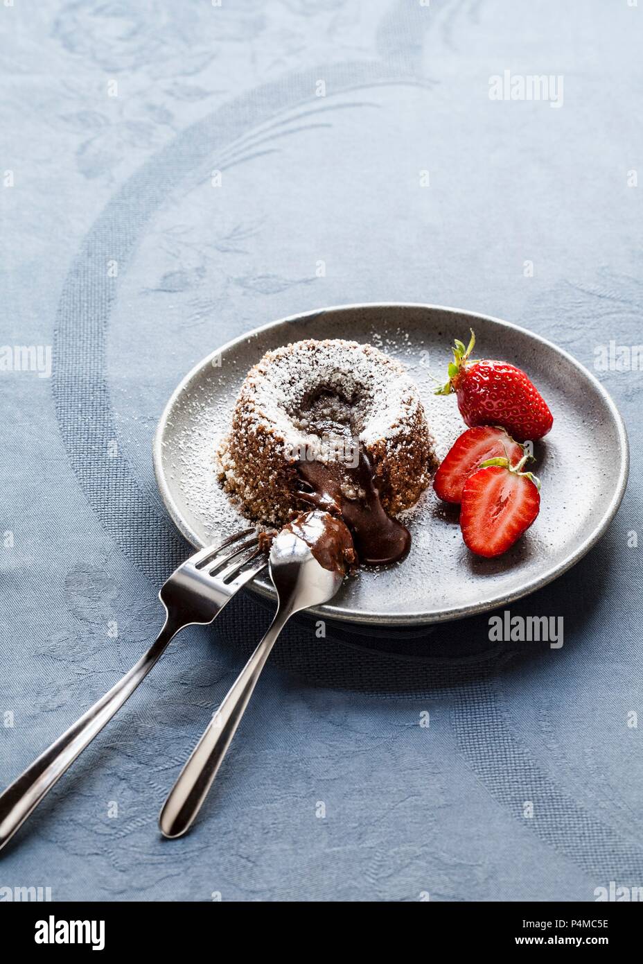 Warm cake hi-res stock photography and images - Alamy