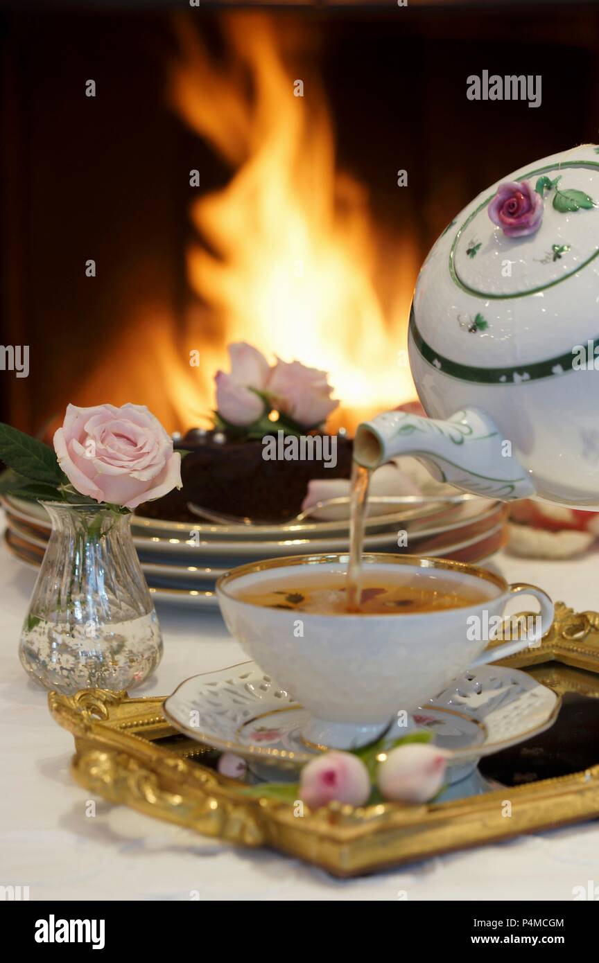 Interior log fire food hi-res stock photography and images - Alamy