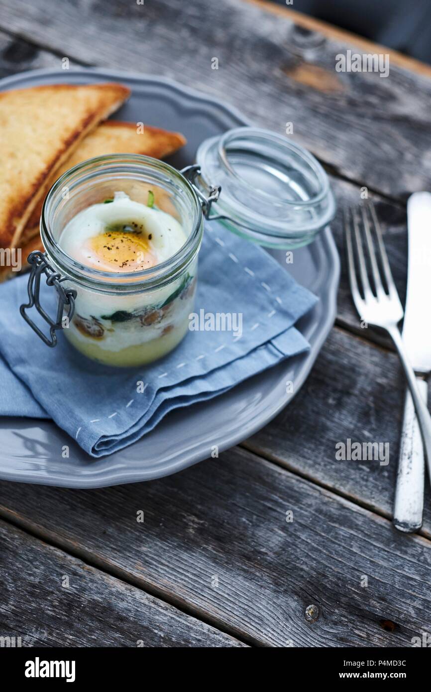 Toasted bread served baked hi-res stock photography and images - Alamy