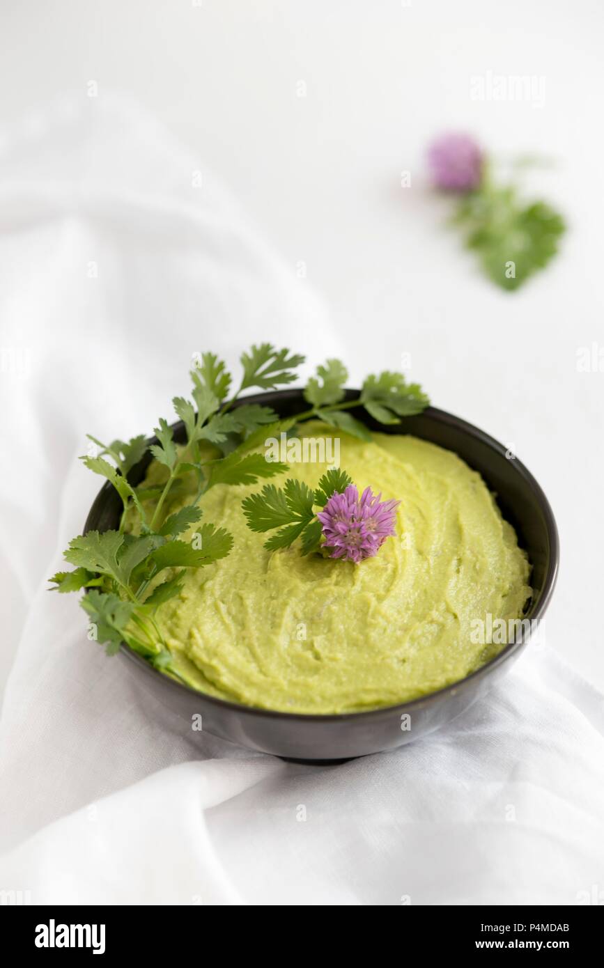 Avocado dip in a bowl Stock Photo - Alamy