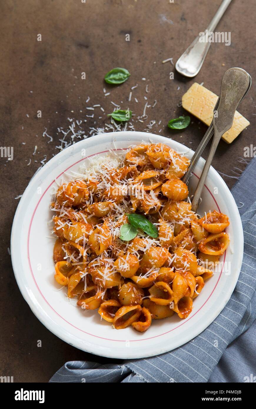 Shell pasta with tomato sauce and Parmesan cheese Stock Photo - Alamy