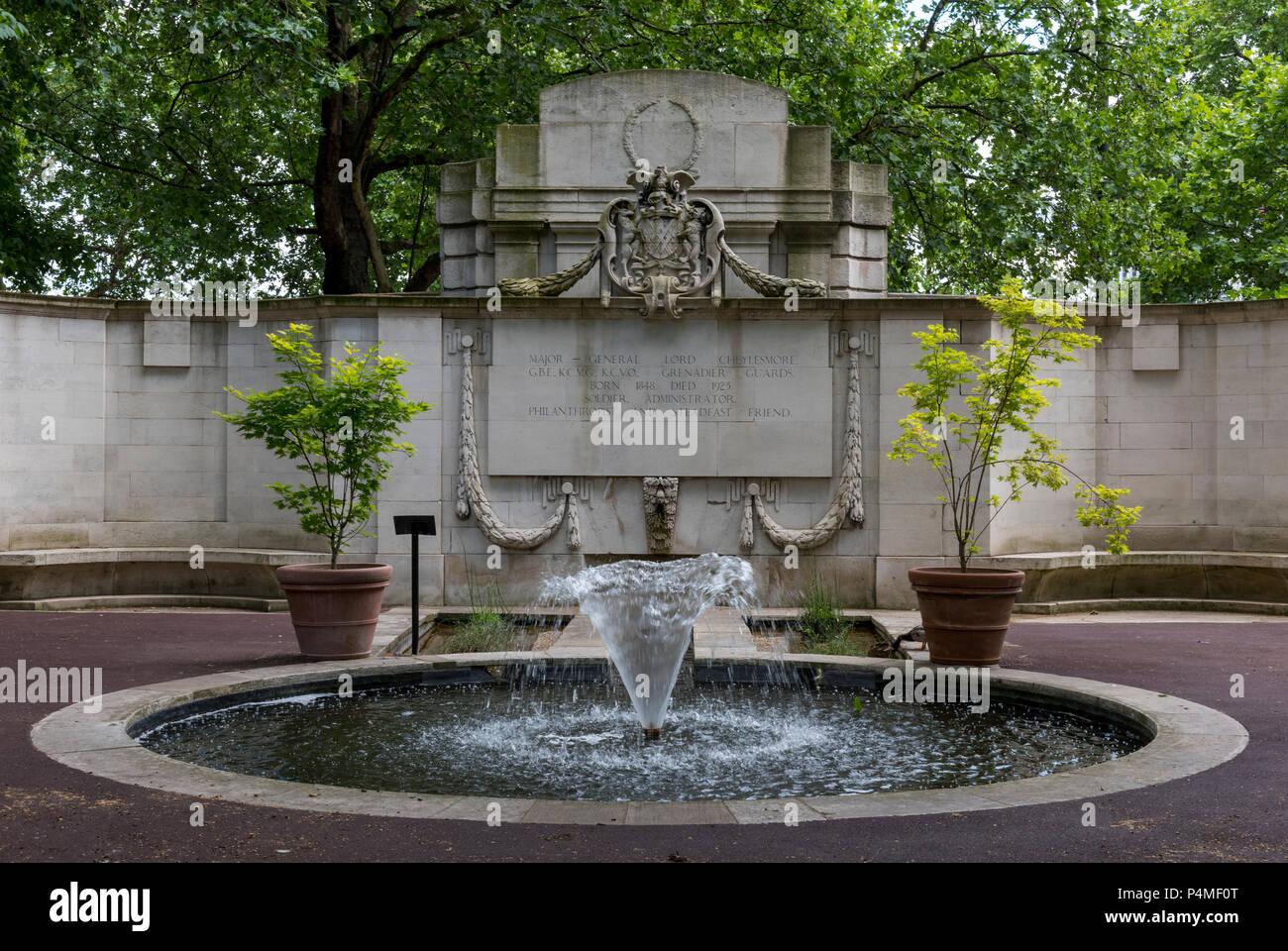 the cheylesmore memorial fountains in victorian embankment gardens ...