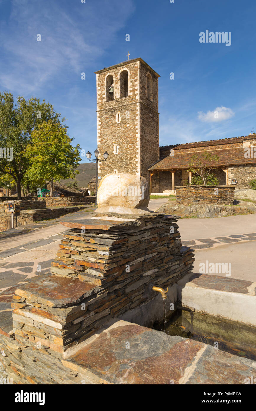 Square black stone well hi-res stock photography and images - Alamy