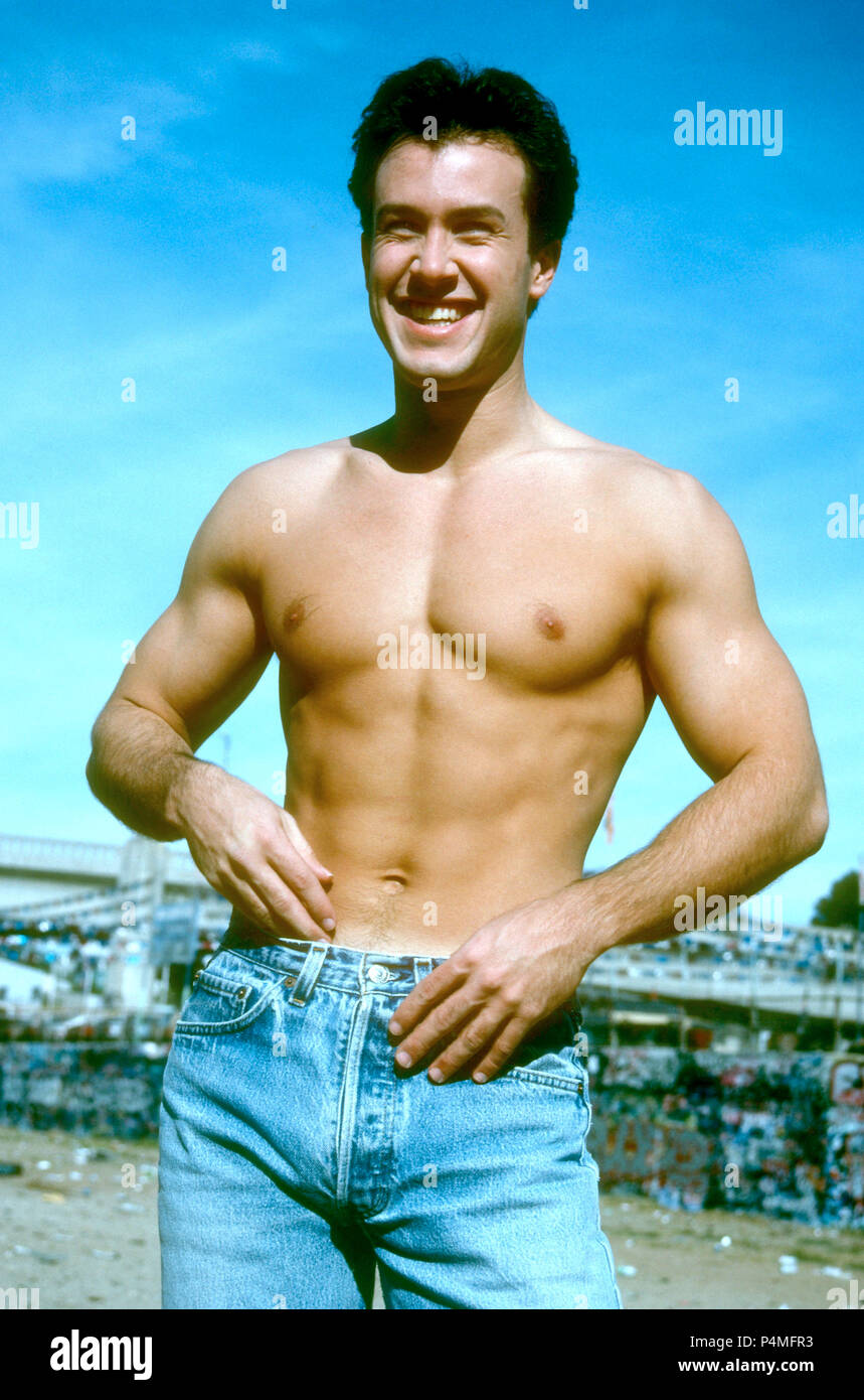 Harry And The Hendersons Stock Photos & Harry And The Hendersons Stock ...