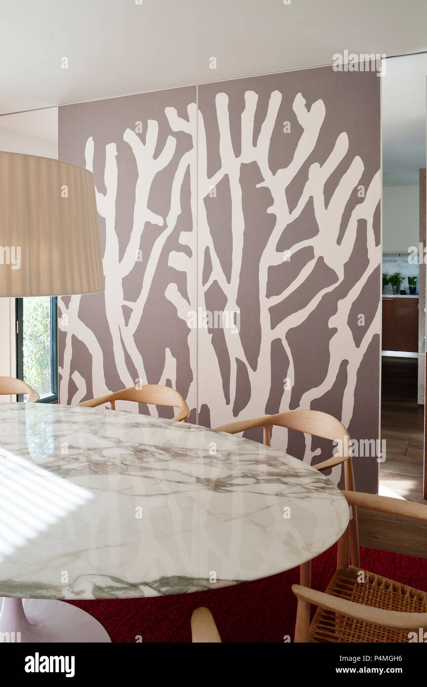 Modern dining room Stock Photo - Alamy