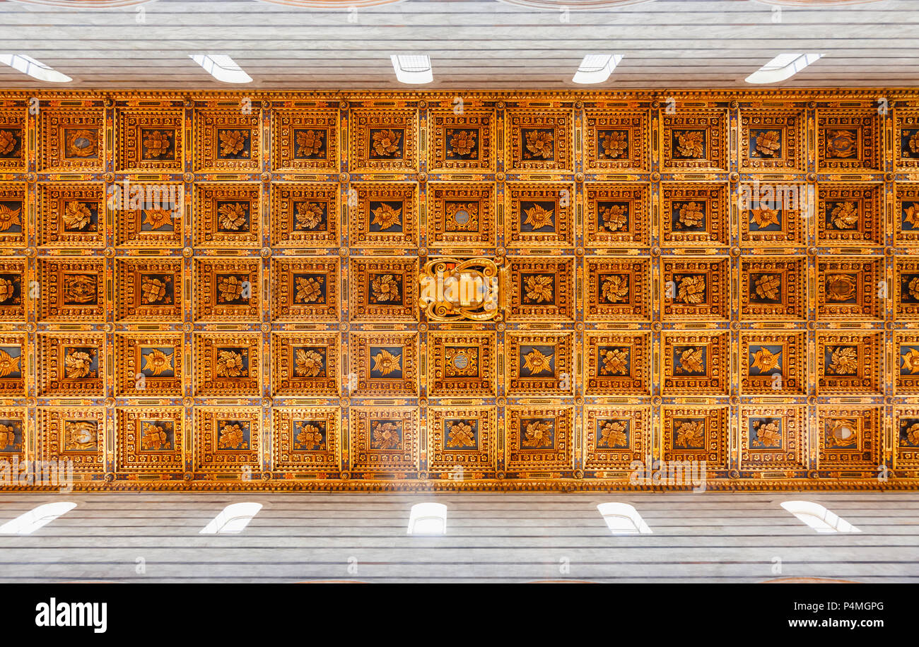 Wooden coffered ceiling hi-res stock photography and images - Alamy