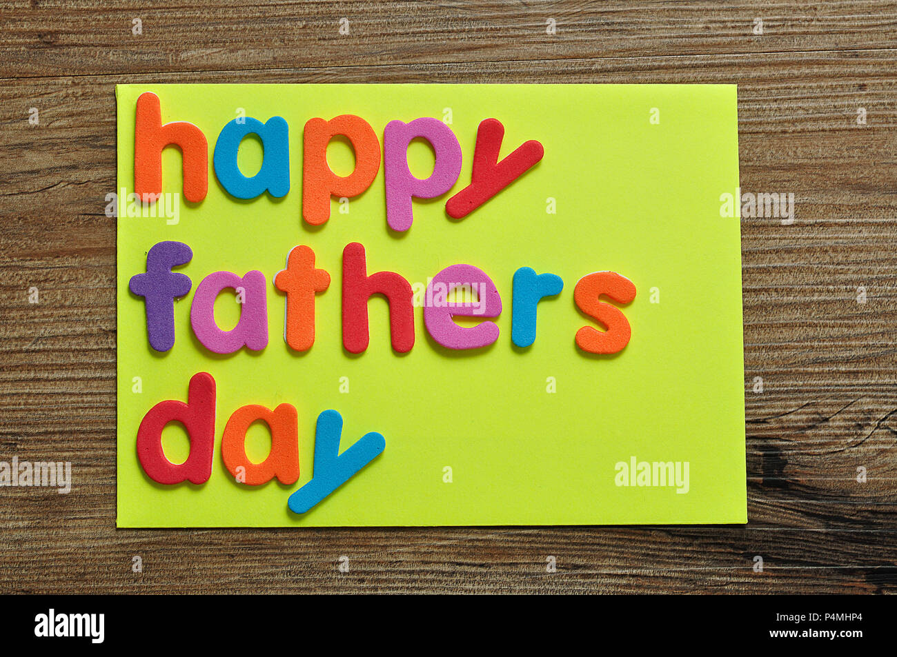 Happy fathers day on a yellow note Stock Photo - Alamy