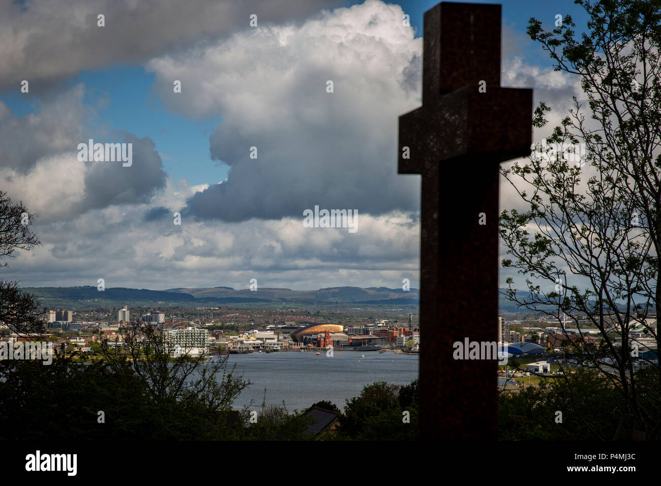 Penarth cemetery hi-res stock photography and images - Alamy