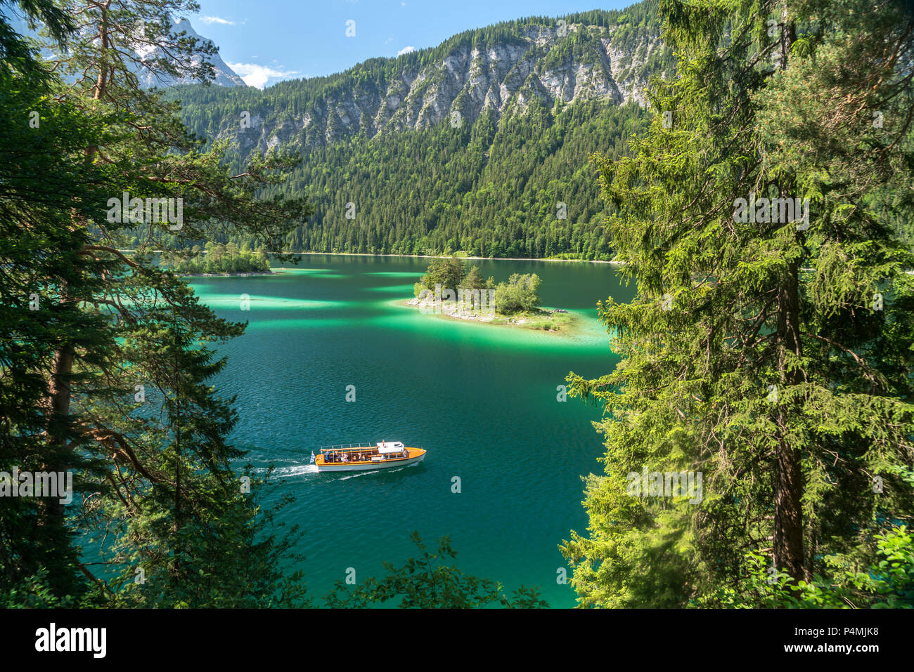 Ausflugsboot im Eibsee, Grainau, Bayern, Deutschland | excursion boat ...