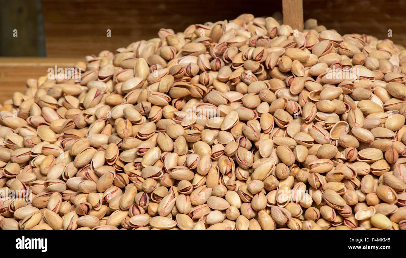 Pistachio nuts with shell ready to eat Stock Photo - Alamy
