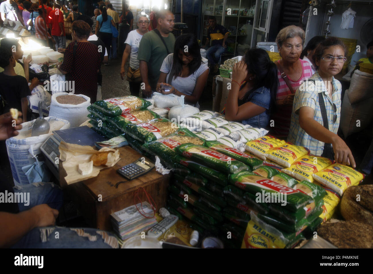 Venezuela food shortage hi-res stock photography and images - Alamy