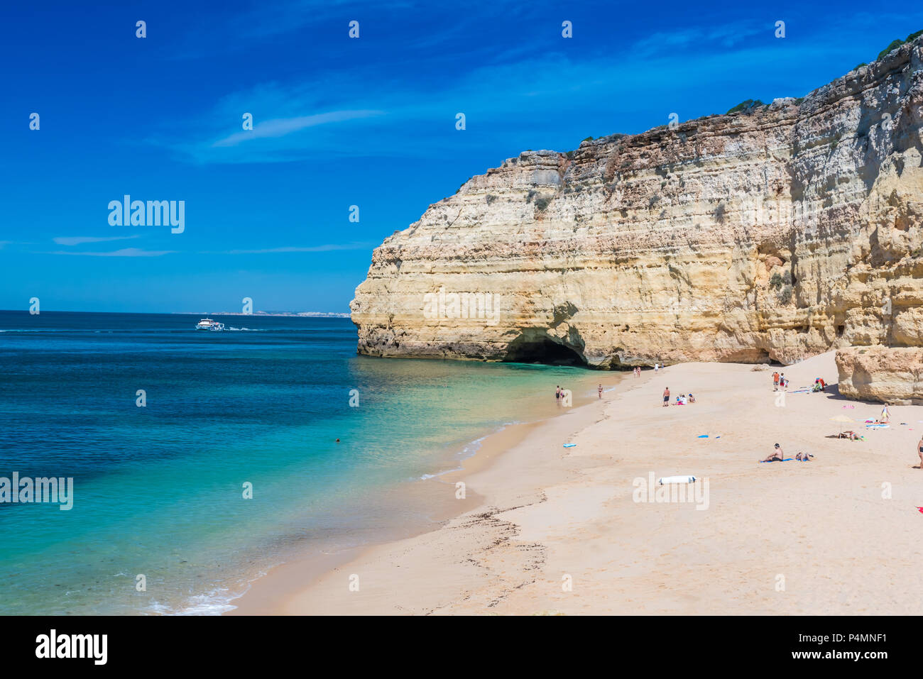 Praia do Vale de Centianes - beautiful beach of Algarve in Portugal ...