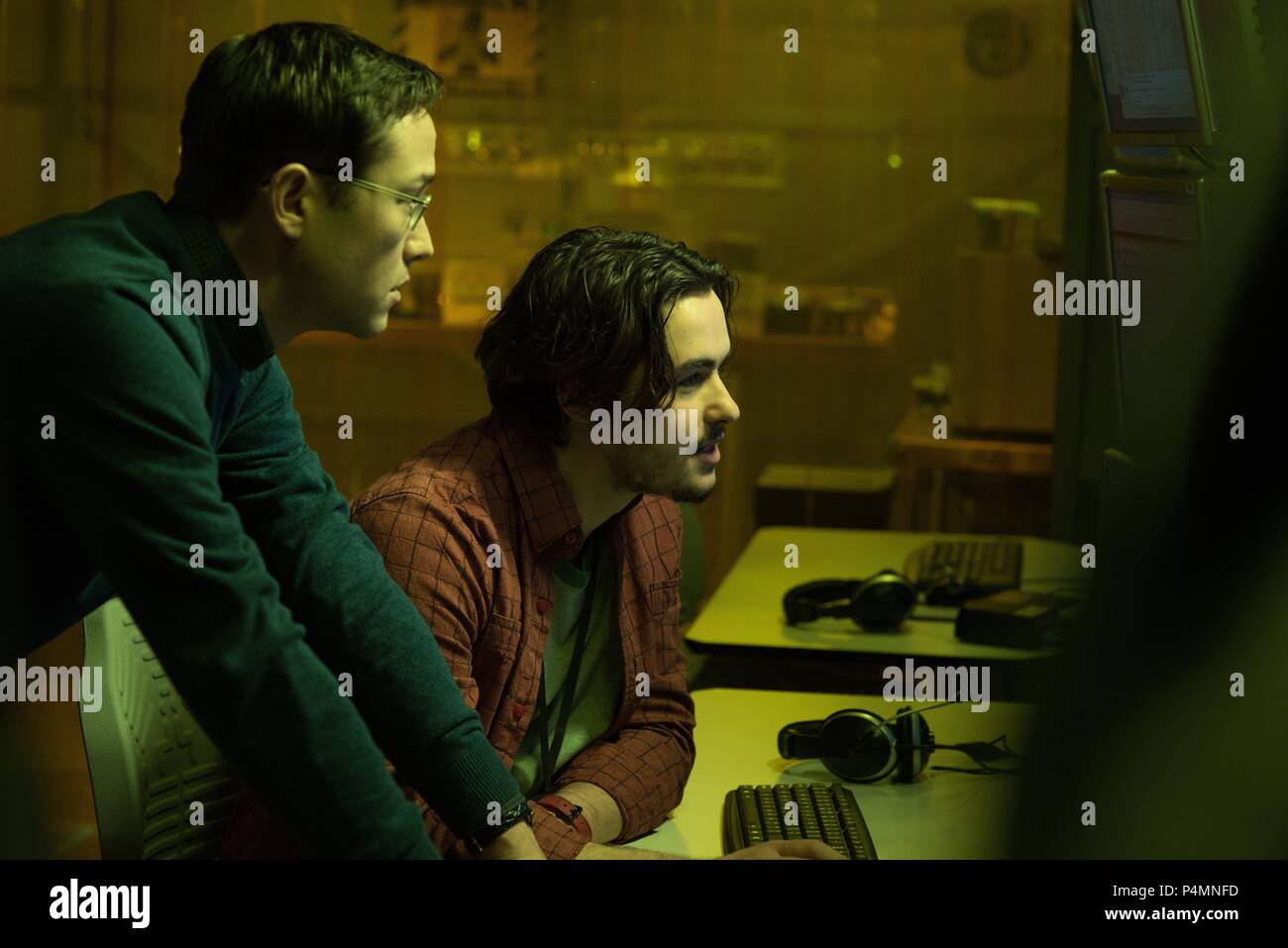 Original Film Title: SNOWDEN. English Title: SNOWDEN. Film Director ...