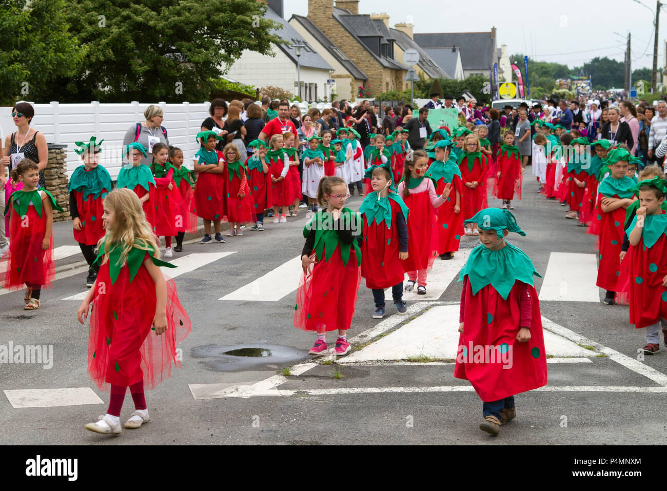 Fête des fraises plougastel hi-res stock photography and images - Alamy