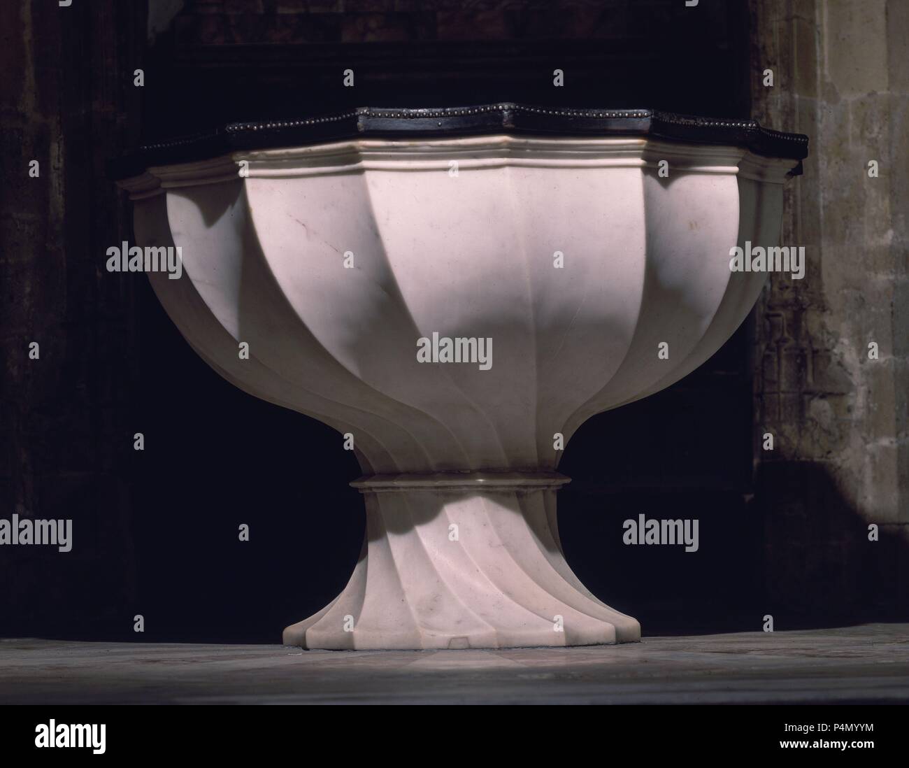 PILA BAUTISMAL FLORENTINA REALIZADA EN EL AÑO 1433. Author: Onofre ...