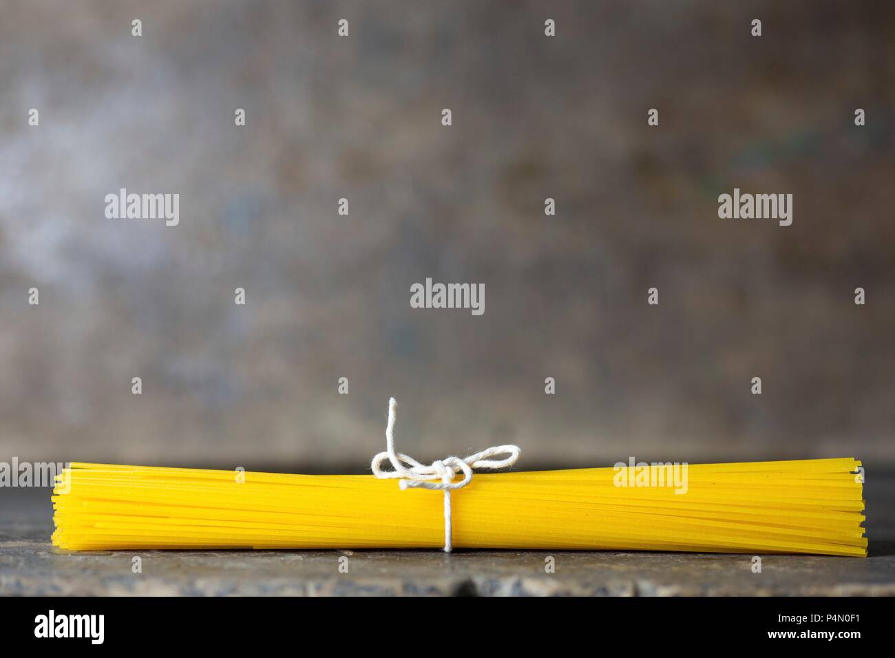 Bundle spaghetti hi-res stock photography and images - Alamy