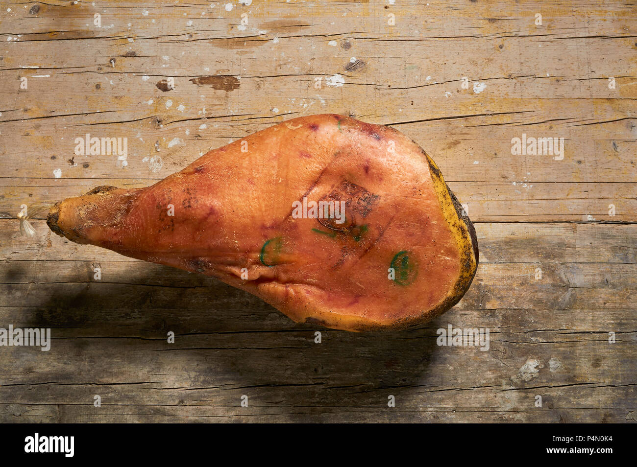 Whole ham on bone hi-res stock photography and images - Alamy
