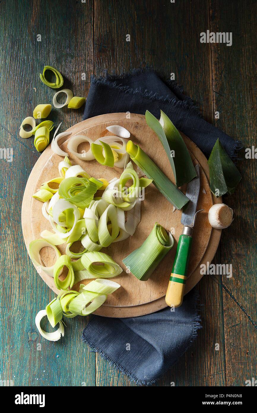 Overhead view vegetable cutting board hi-res stock photography and ...