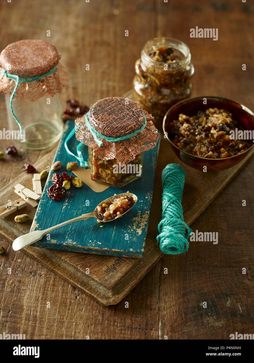 Ready made mince pies hi-res stock photography and images - Alamy