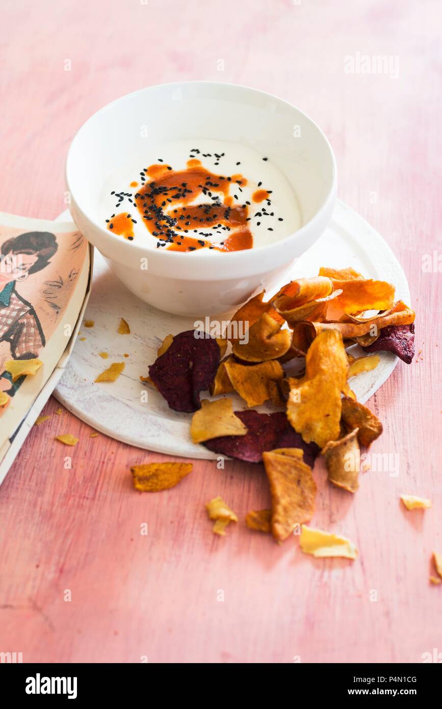 Vegetable crisps with dip Stock Photo - Alamy