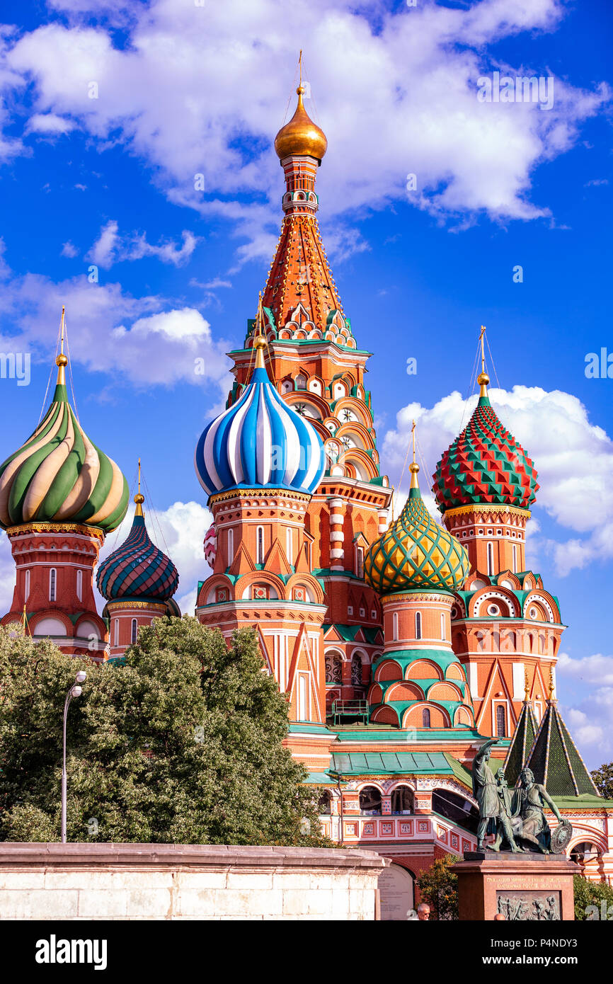 St. Basil's Cathedral on Red Square in the Kremlin in Moscow wit Stock ...