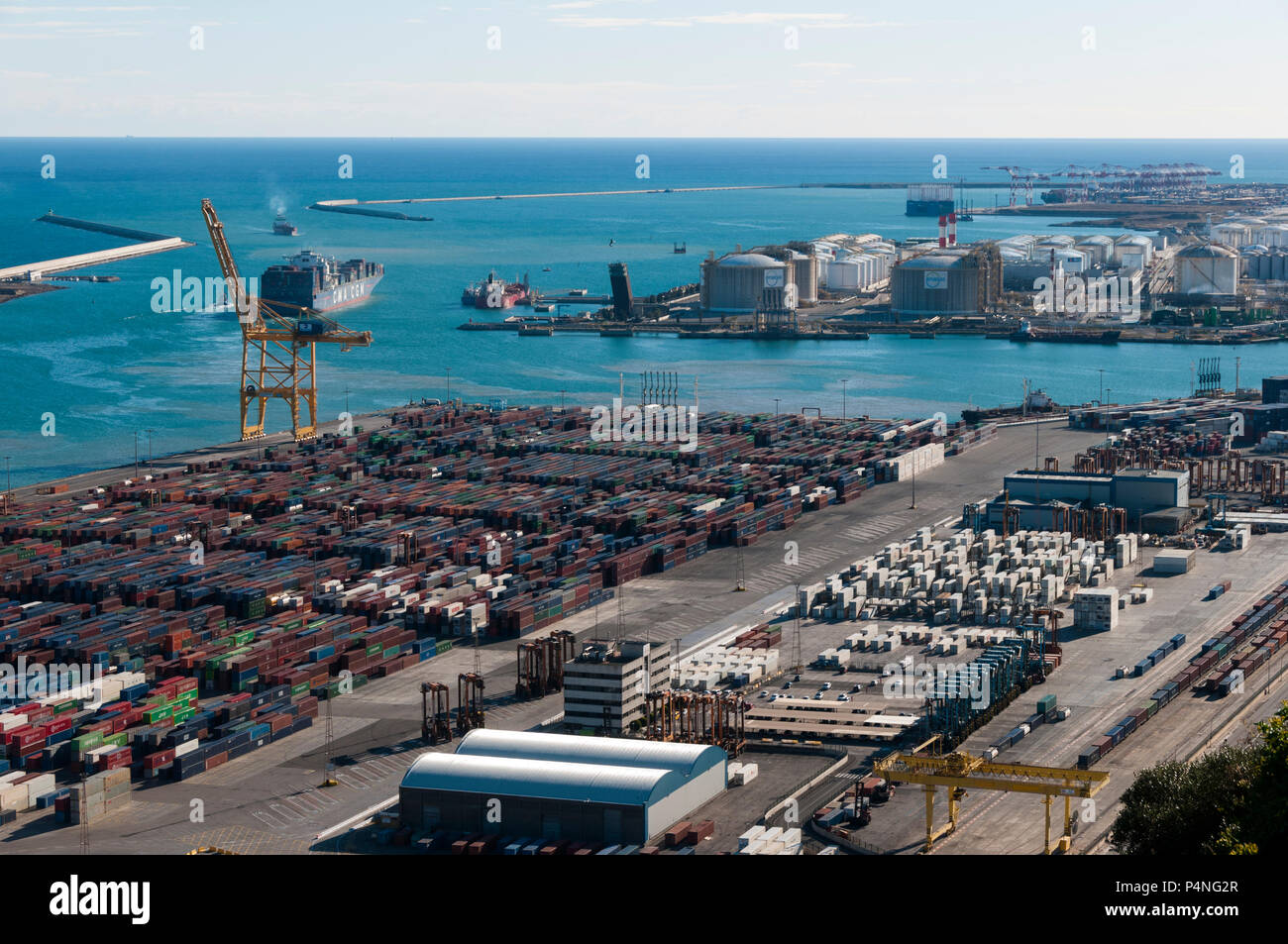 Container ship port of barcelona hi-res stock photography and images ...