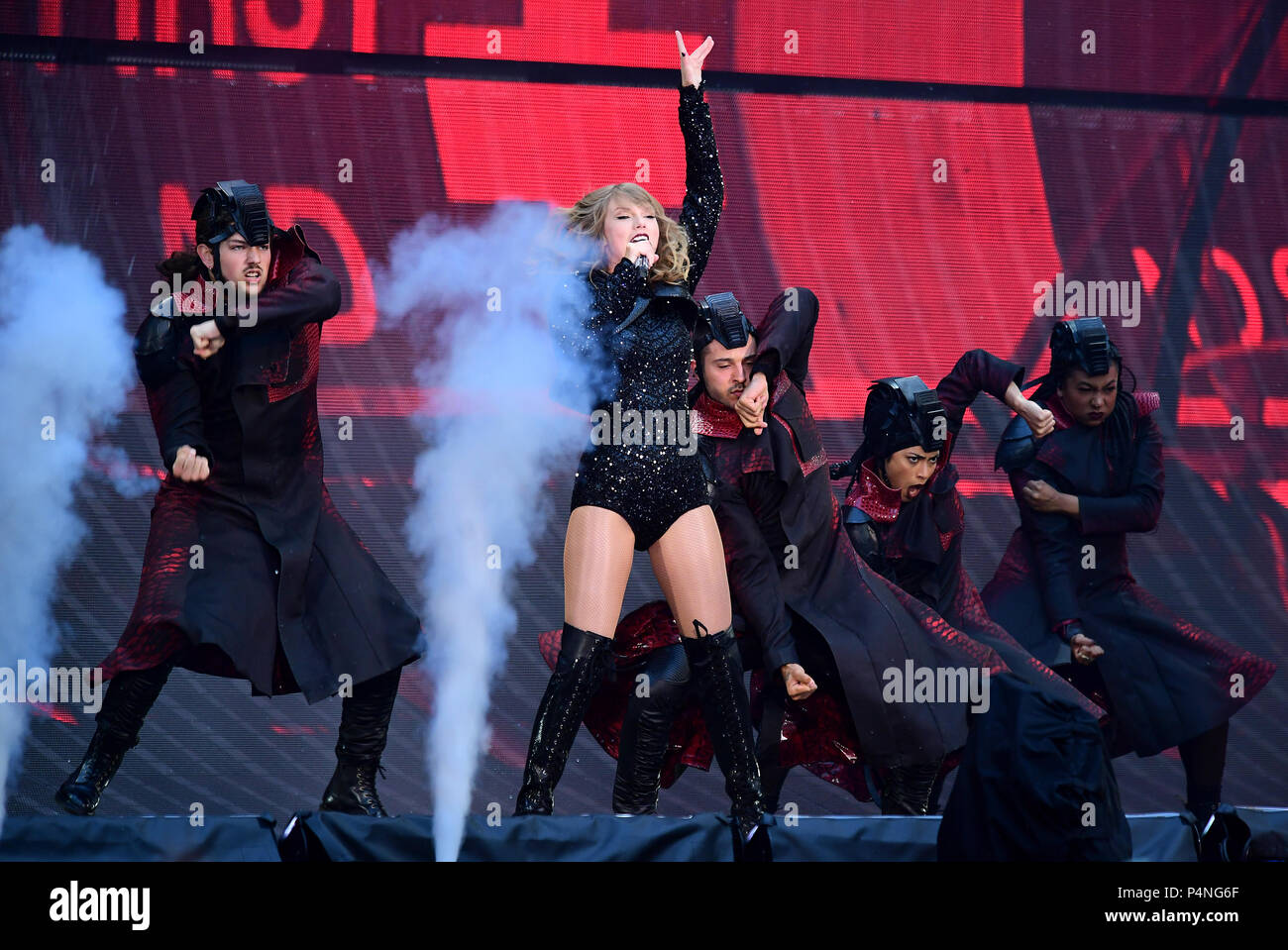Taylor Swift performing on stage during the Reputation Stadium Tour at ...
