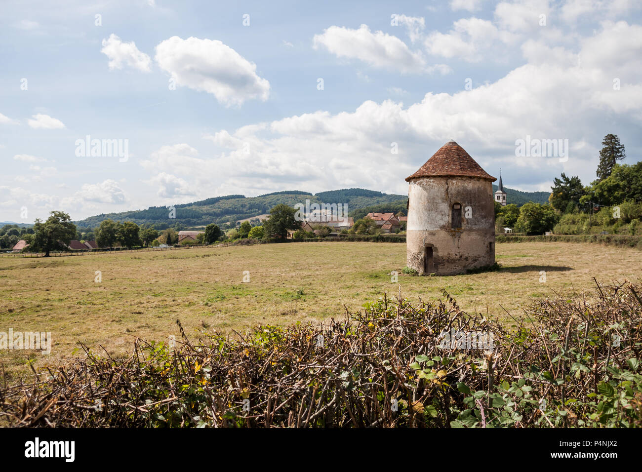 French countryside architecture hi-res stock photography and images - Alamy