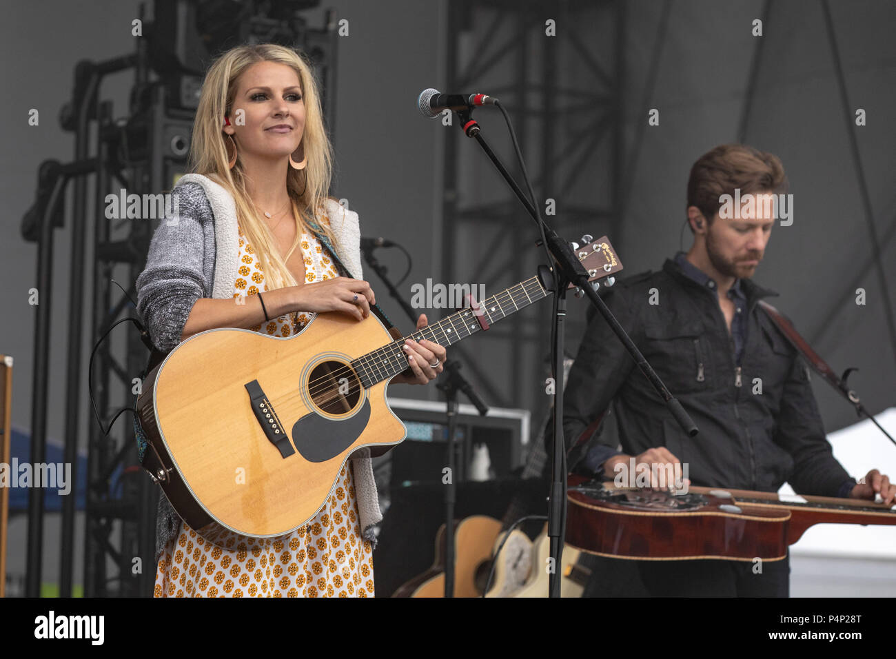 Chicago, Illinois, USA. 22nd June, 2018. JENNIFER WAYNE of Runaway June ...