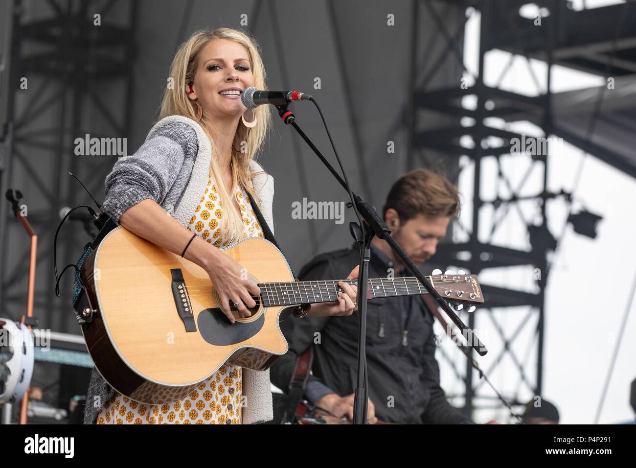 Jennifer wayne hi-res stock photography and images - Alamy