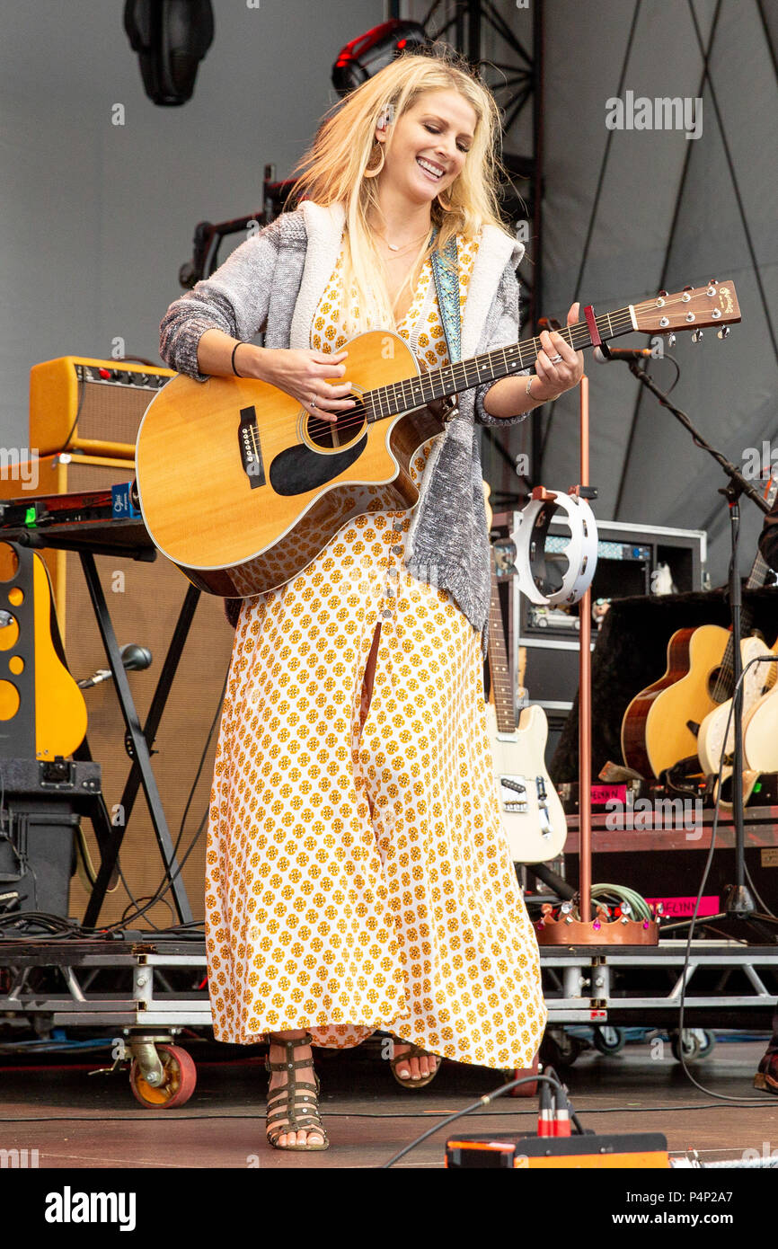 Jennifer wayne of runaway june hi-res stock photography and images - Alamy