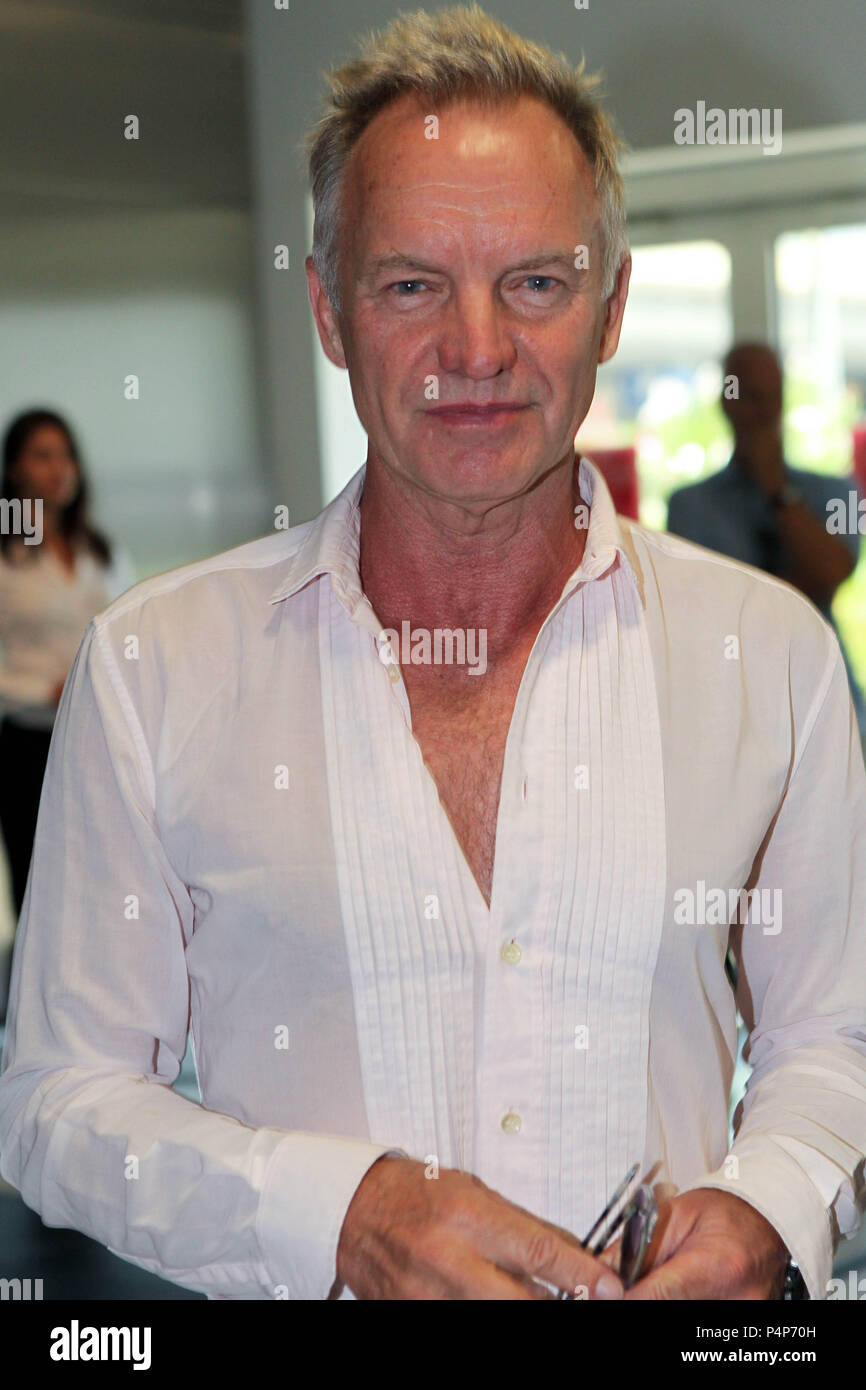 Sting singer hi-res stock photography and images - Alamy
