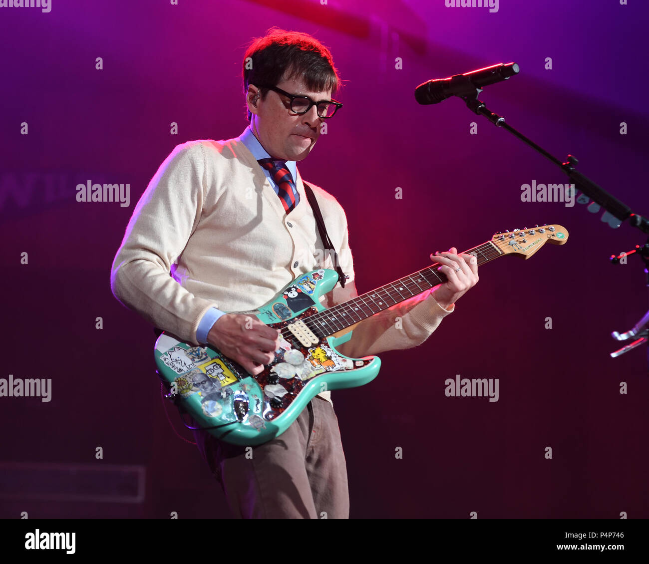 Weezer 2018 hi-res stock photography and images - Alamy