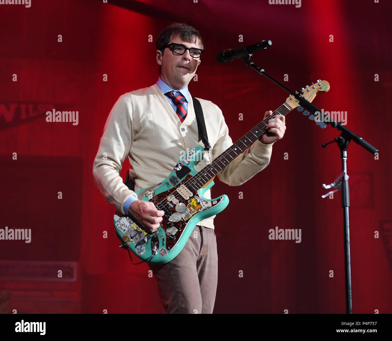 Weezer 2018 hi-res stock photography and images - Alamy