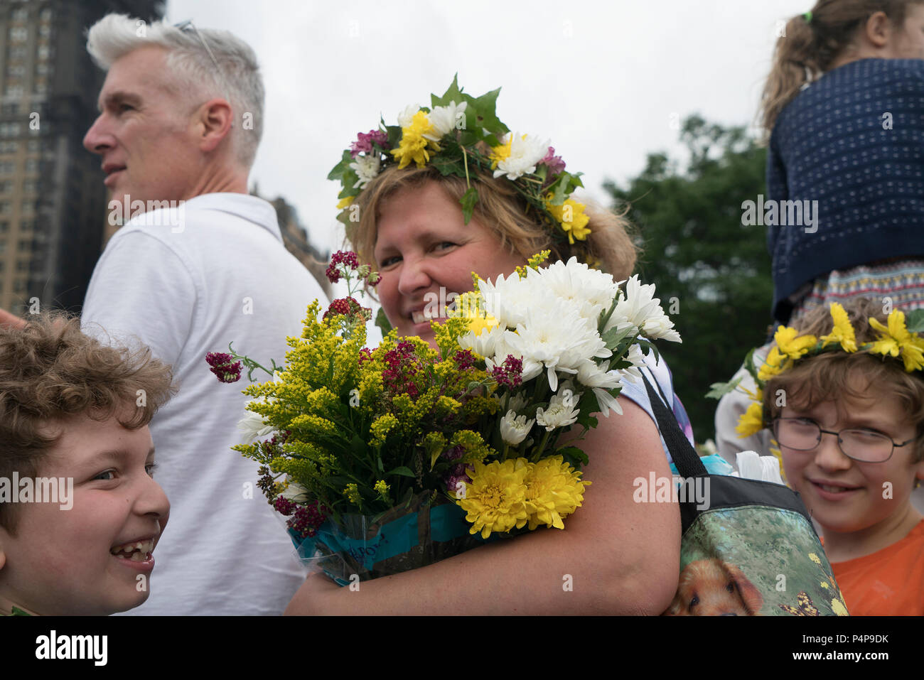 Maypole dancing sweden hi-res stock photography and images - Alamy