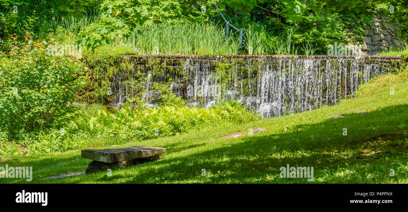 Water falling stone hi-res stock photography and images - Alamy