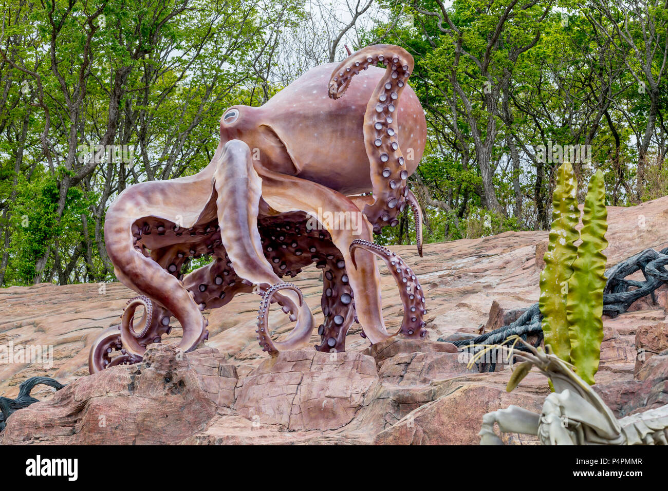 Gigantic octopus hi-res stock photography and images - Alamy