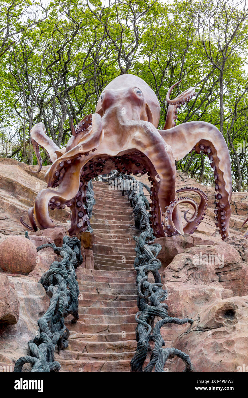 Gigantic octopus hi-res stock photography and images - Alamy