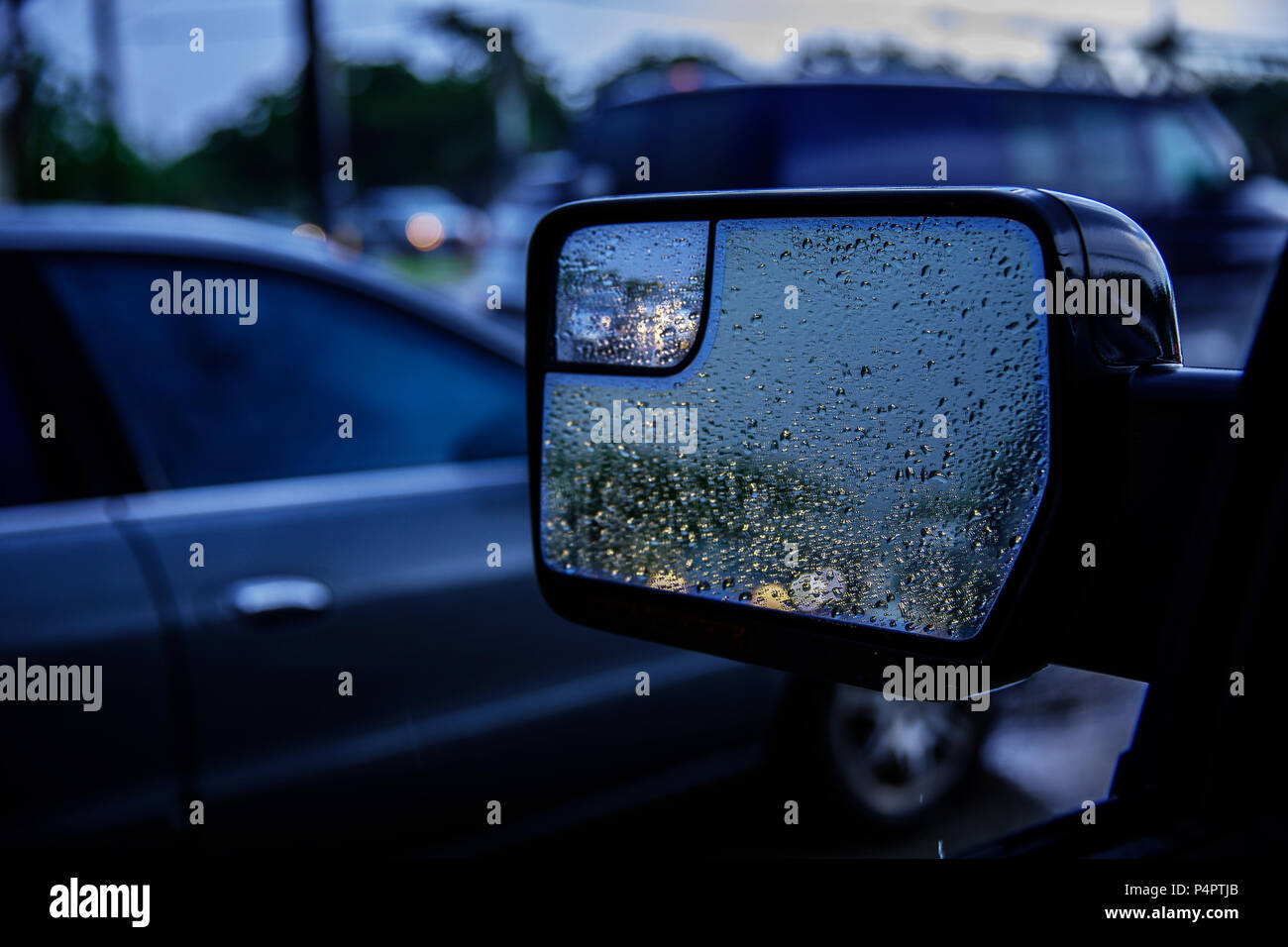 Raining outside hi-res stock photography and images - Alamy