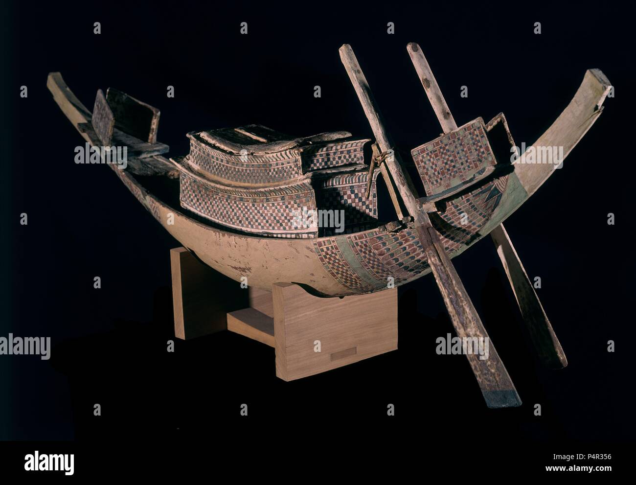 TESORO TUTAN KAMON-BARCO. Location: EGYPTIAN MUSEUM, KAIRO, EGYPT Stock ...