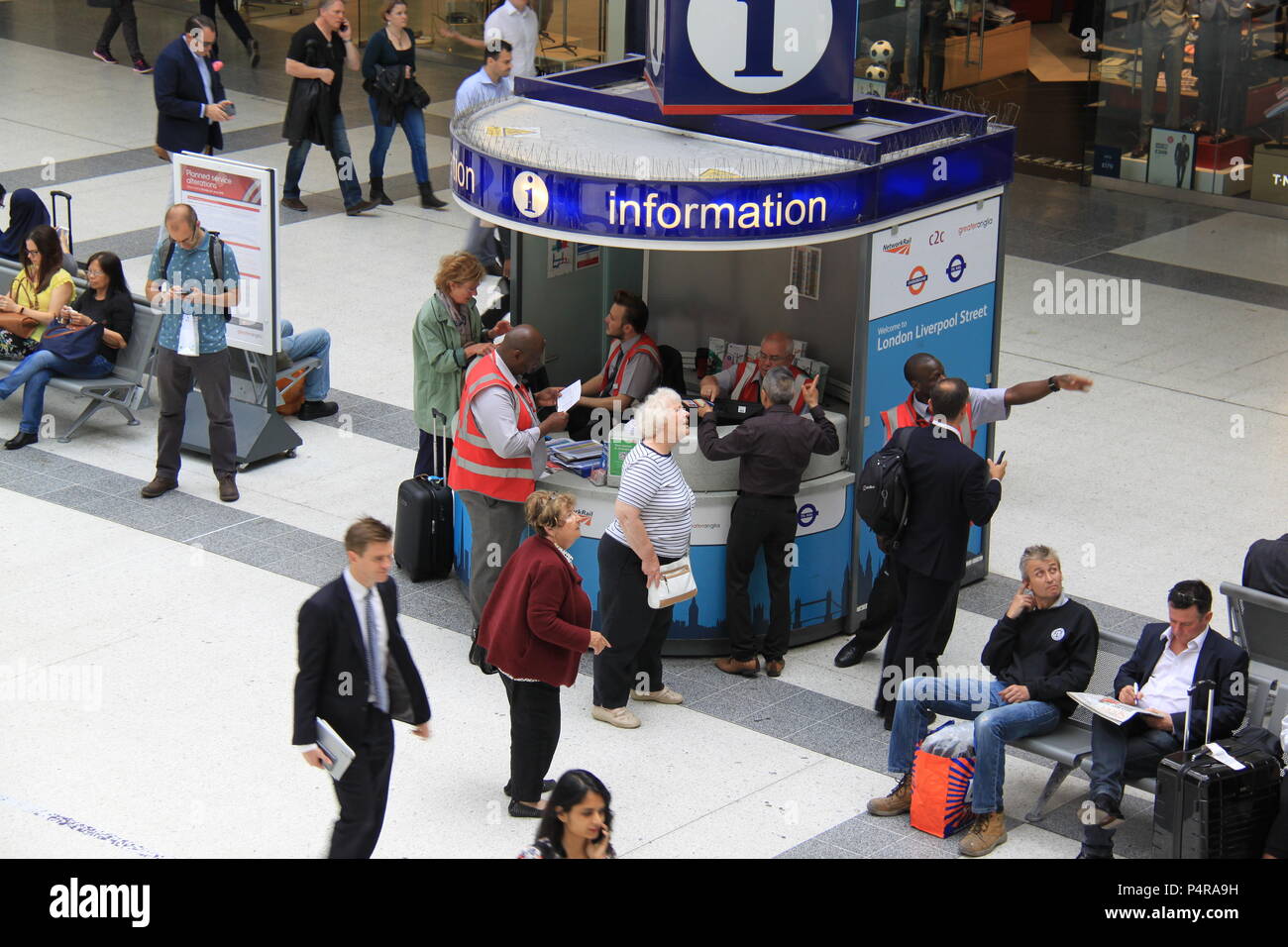 Concourse and ticket hall at Liverpool Street Train Station (third ...