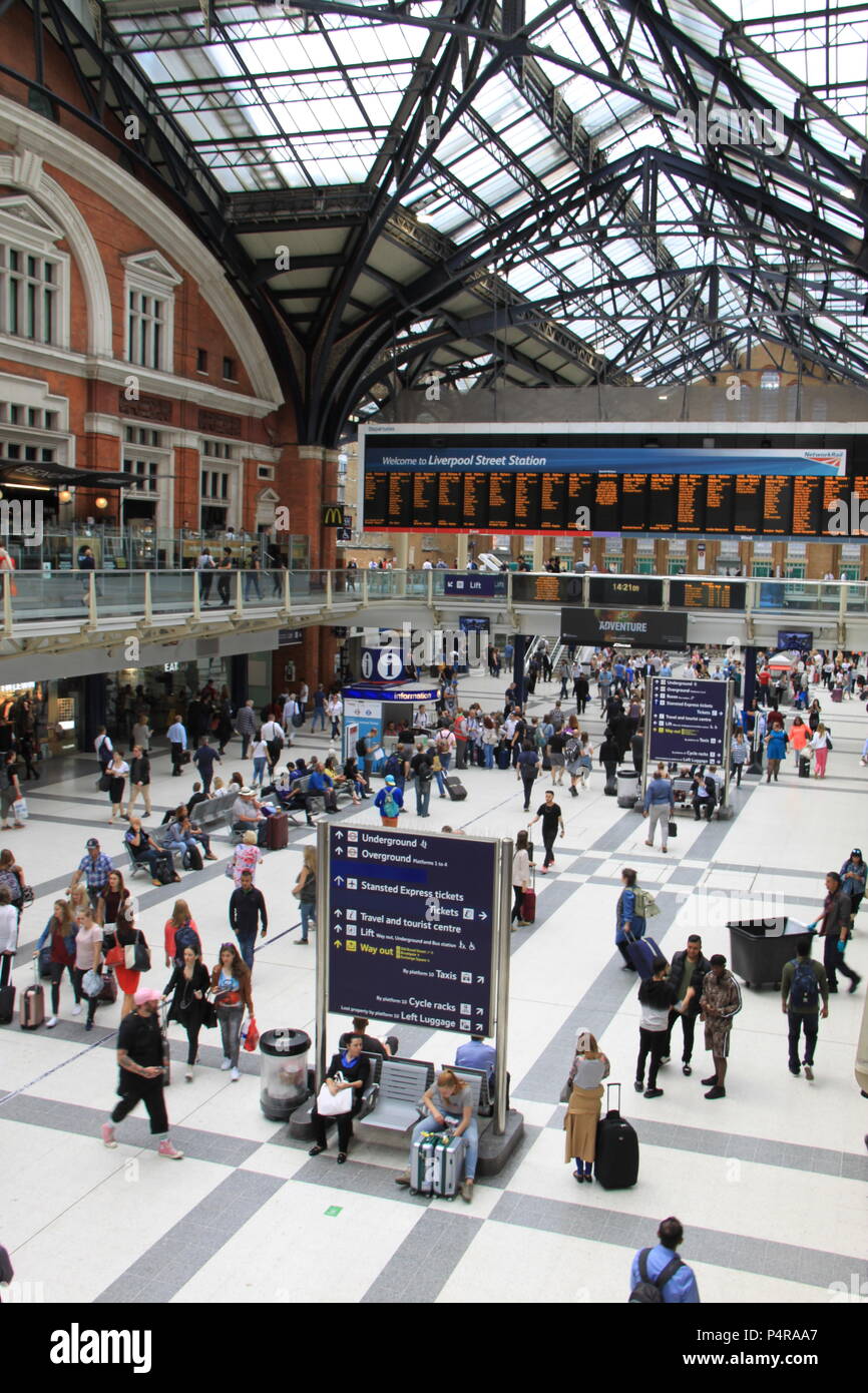 Concourse and ticket hall at Liverpool Street Train Station (third ...