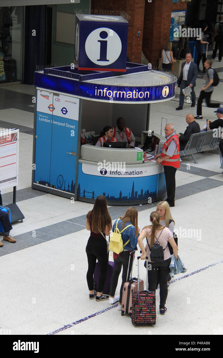 Concourse and ticket hall at Liverpool Street Train Station (third ...