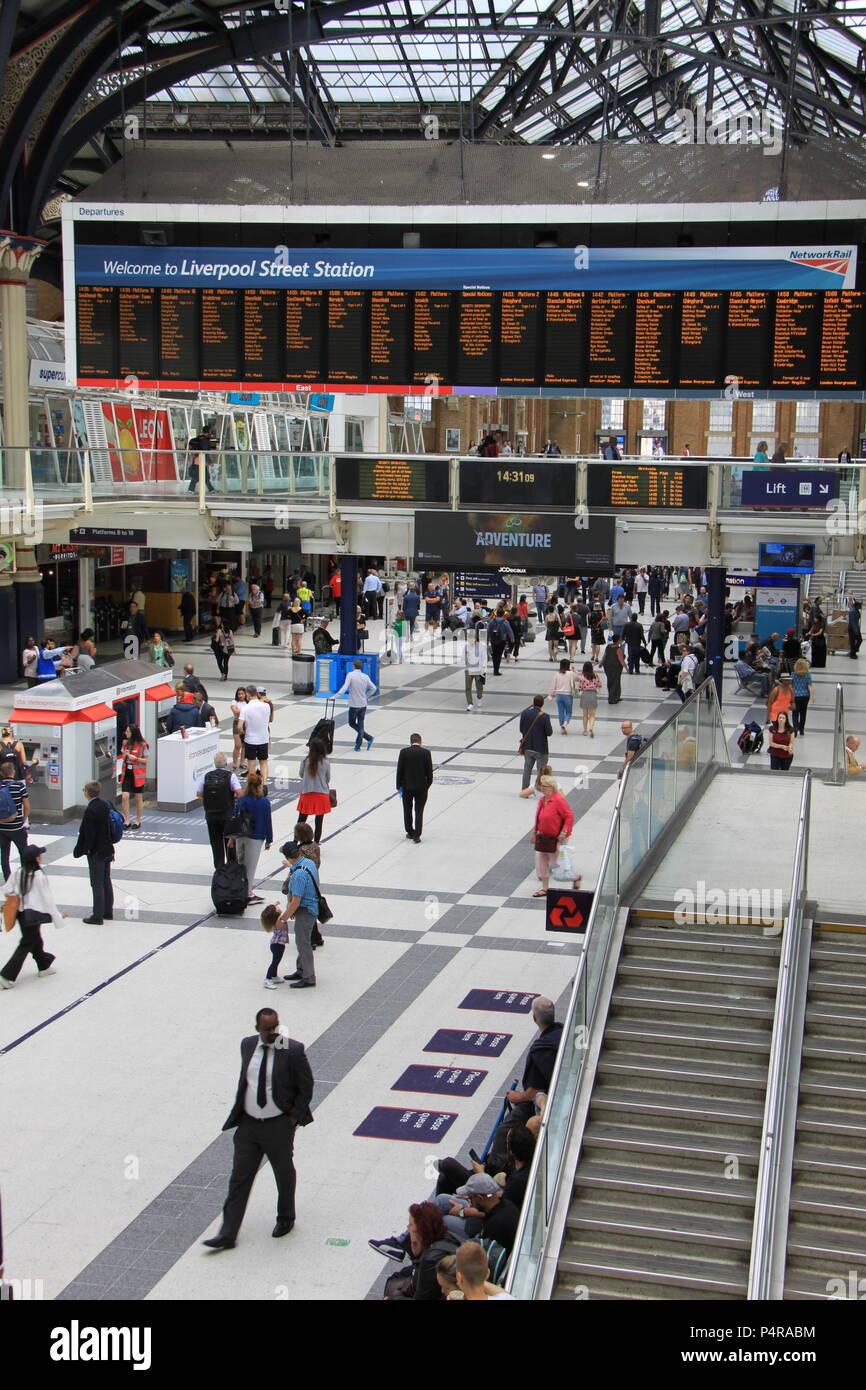 Concourse and ticket hall at Liverpool Street Train Station (third ...