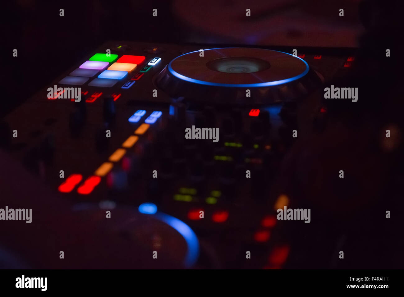 Dj turntables hi-res stock photography and images - Alamy