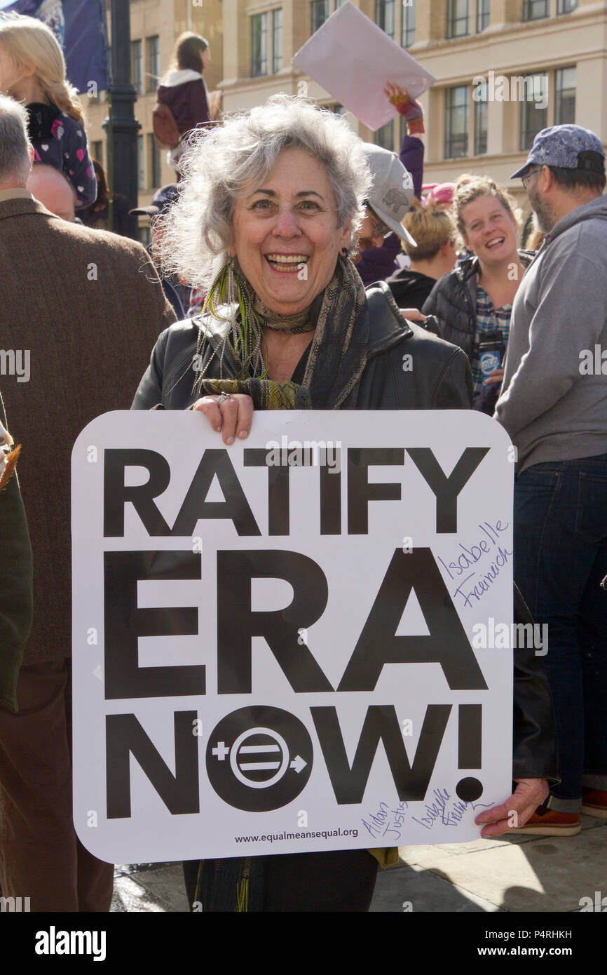 Baby boomer women hi-res stock photography and images - Alamy