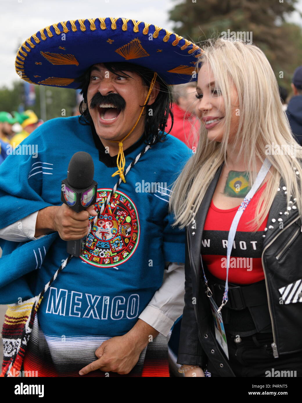 Mexican football fans flag sombrero hi-res stock photography and images ...