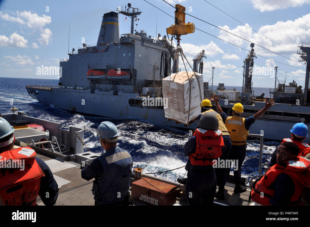 Amphibious transport dock uss ponce lpd 15 hi-res stock photography and ...