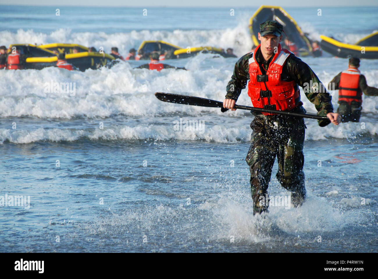 U.S. Navy SEAL candidates from Basic Underwater Demolition/SEAL (BUD/S ...